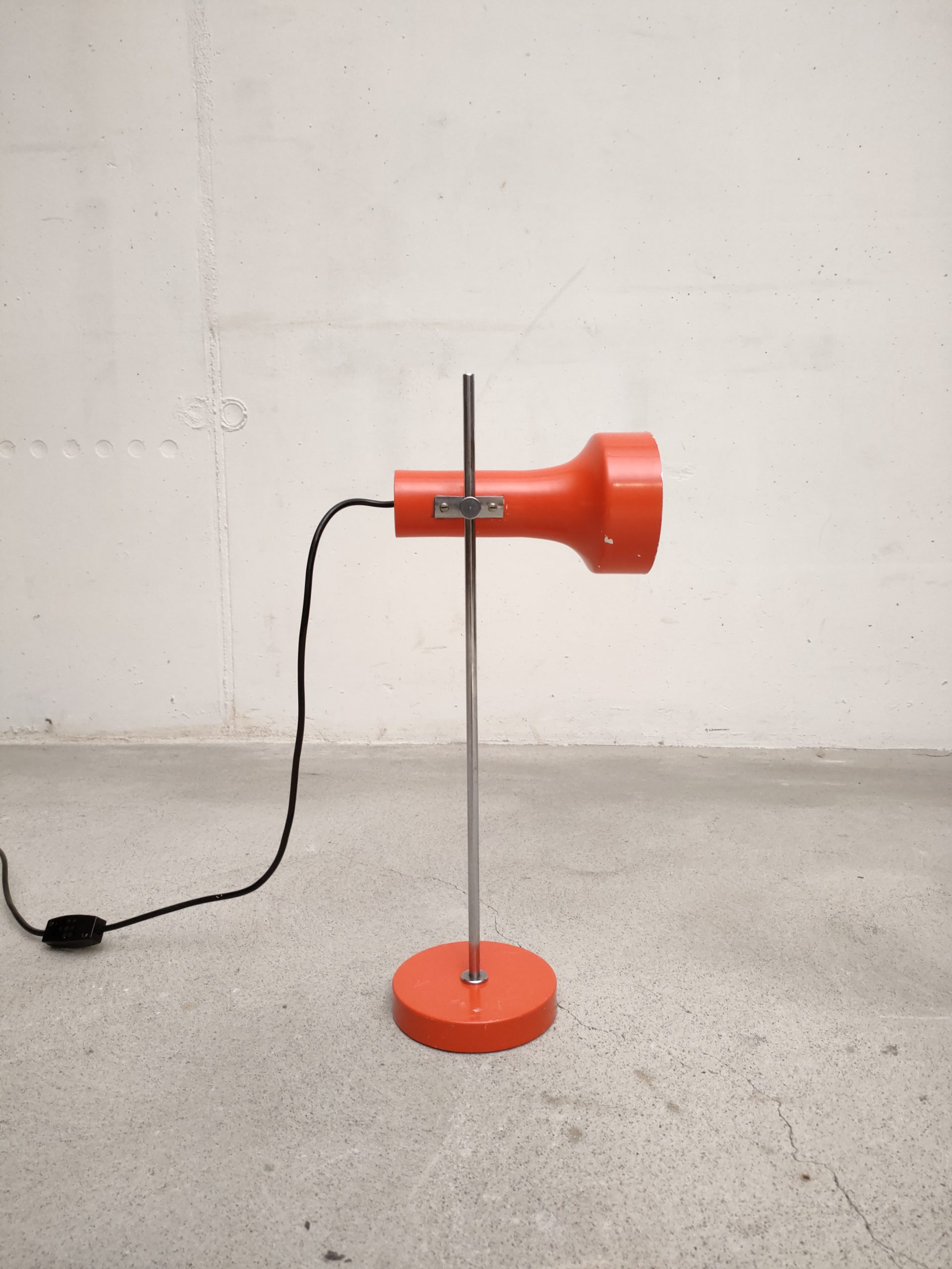 Lampe de table spot rouge | lalmachine.com, mobilier et objets déco ...