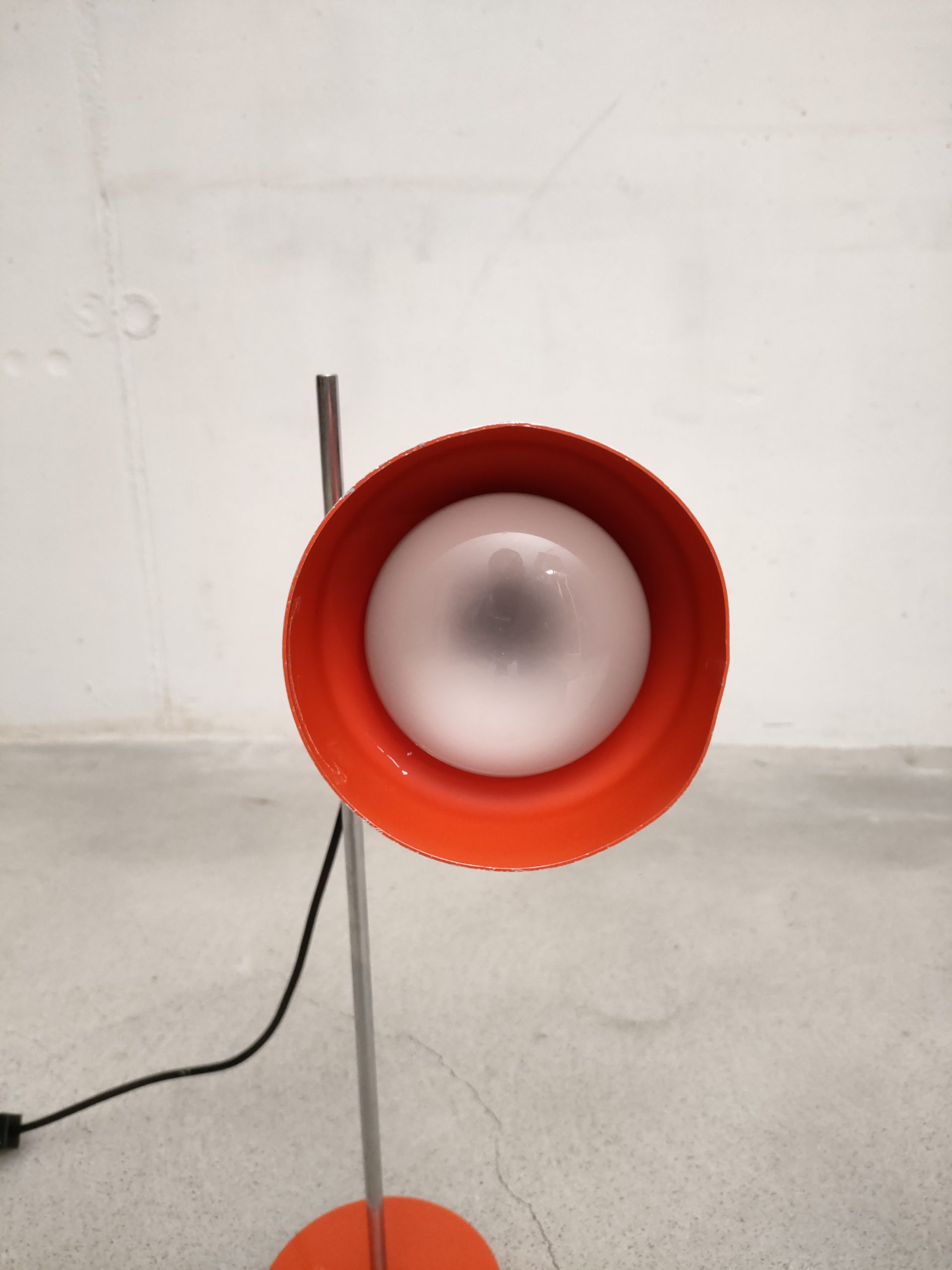 Lampe de table spot rouge | lalmachine.com, mobilier et objets déco ...