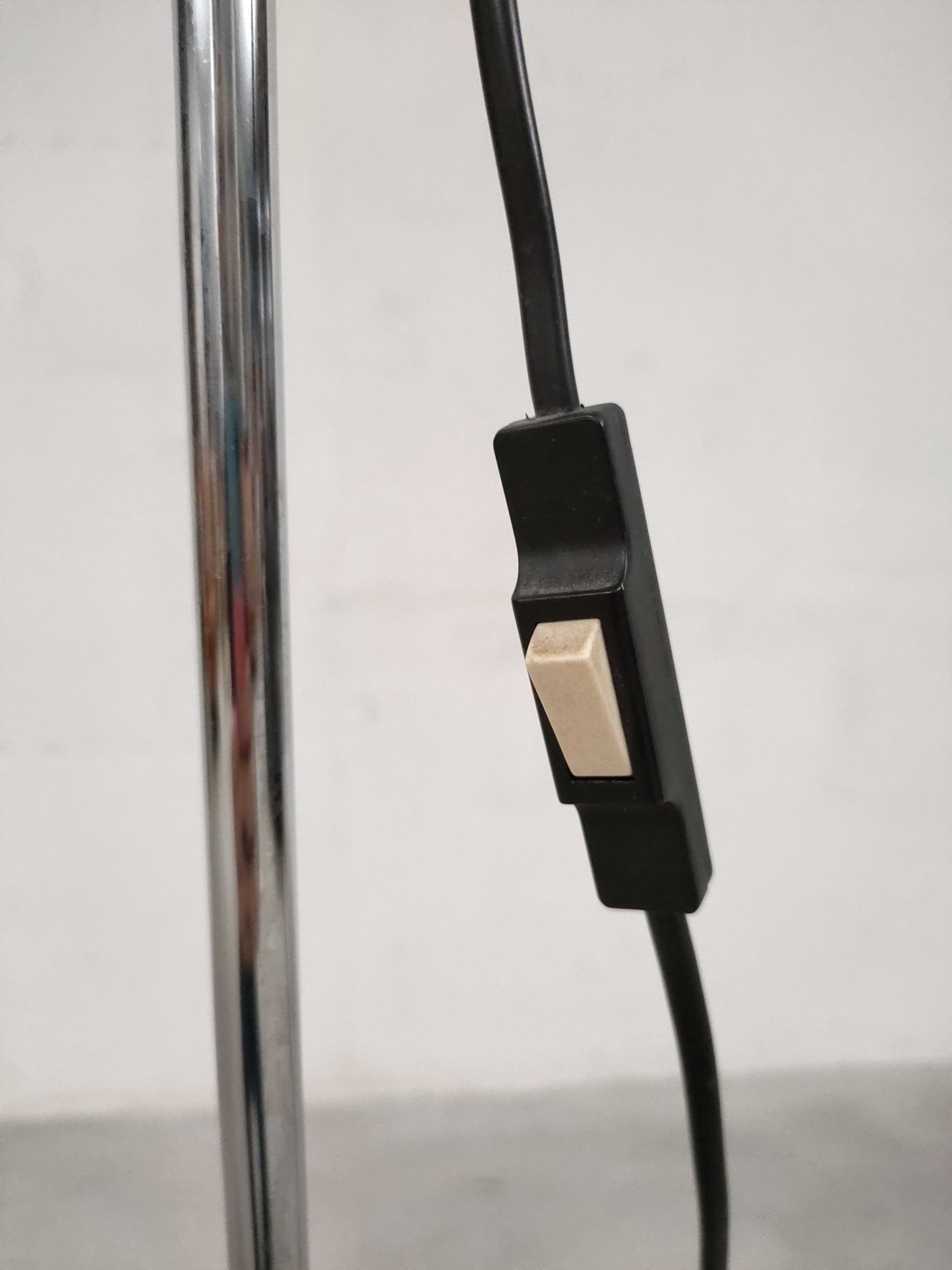 Lampe sur pied spot rouge | lalmachine.com, mobilier et objets déco ...