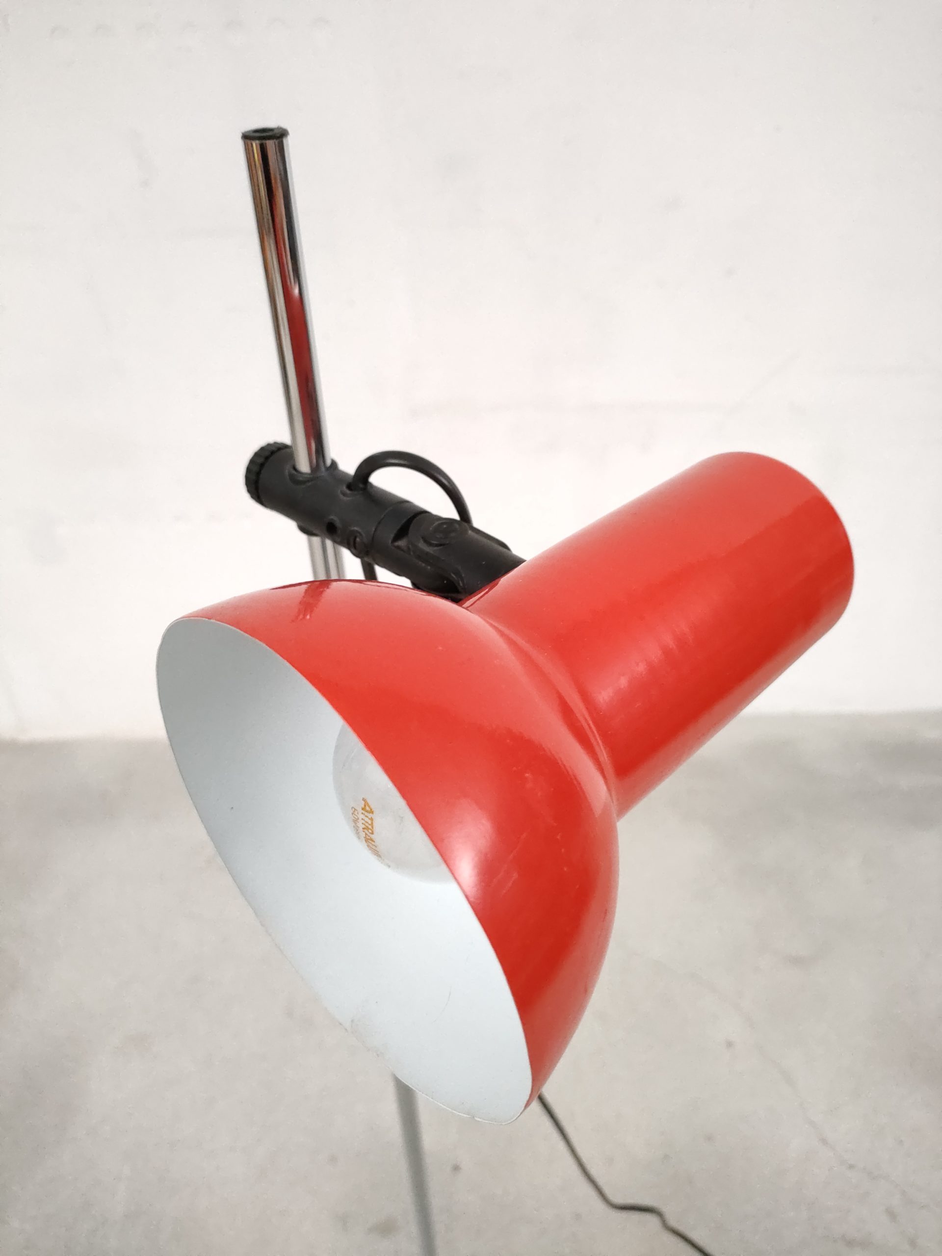 Lampe sur pied spot rouge | lalmachine.com, mobilier et objets déco ...