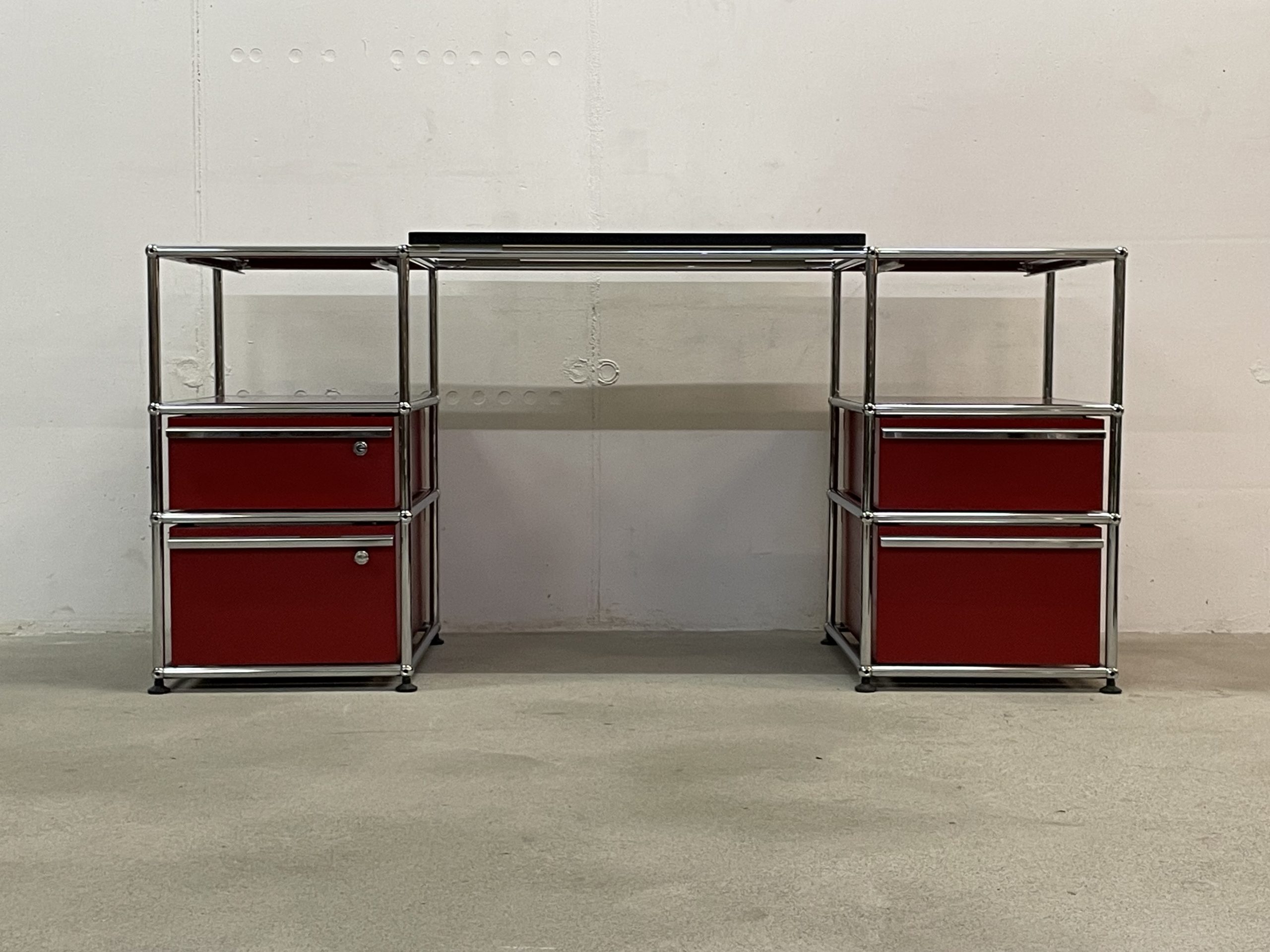 Bureau USM | lalmachine.com, mobilier et objets déco vintage et design