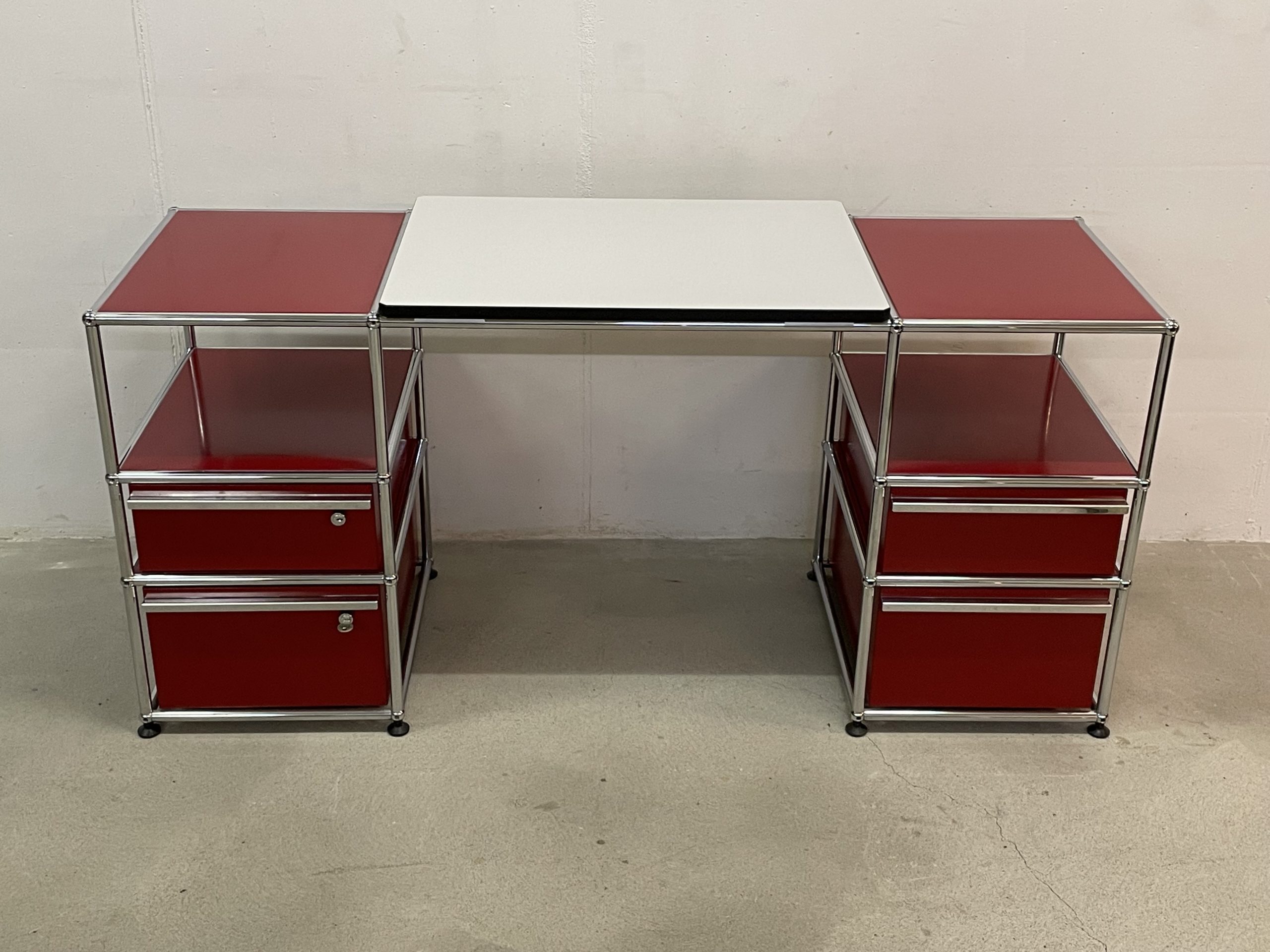 Bureau USM | lalmachine.com, mobilier et objets déco vintage et design