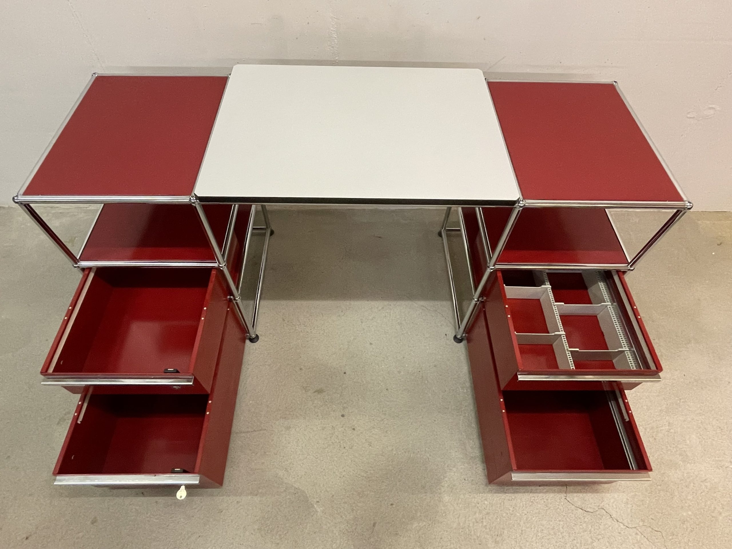 Bureau USM | lalmachine.com, mobilier et objets déco vintage et design